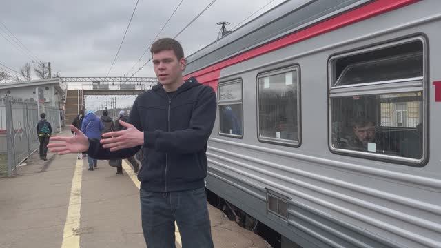 Владимир Иванский из Ленобласти спас девочку, которая едва не оказалась под колёсами электрички