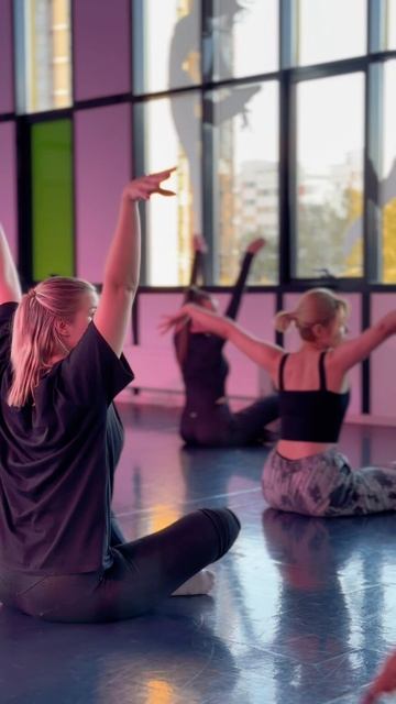 Солнце, энергия и драйв — вот что ждёт вас в нашей студии этим летом🌱 Записывайтесь на пробное)