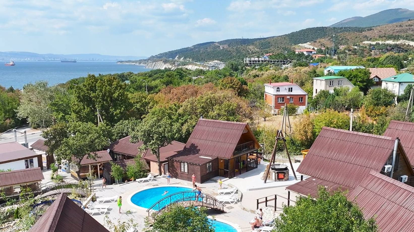 602 Сдаётся посуточно дом с видом на море, балкон, бассейн, беседка – 300 метров до моря Кабардинка