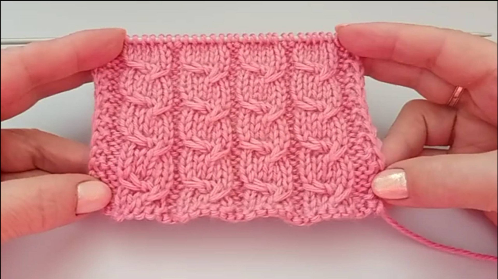 Красивый узор спицами для тёплых вязаных изделий.