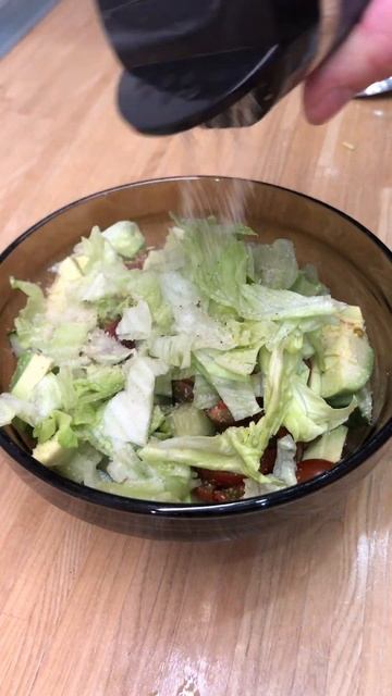 Салатик Весенний с авокадо 🥑 Пару минут и приятного аппетита 😋 Прддержи подпиской 😇