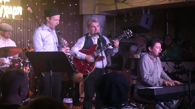 8.Поет Леонид Морозов