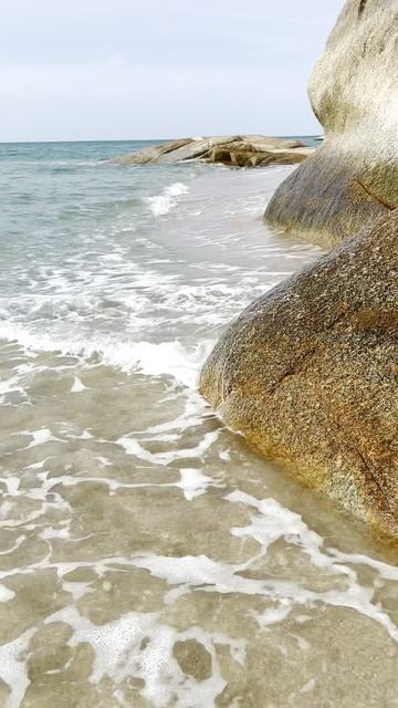 Шум морской волны.