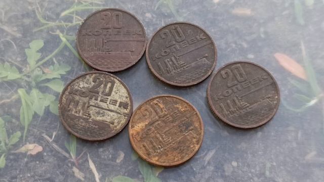 Были найдены 5 советских монеток с крейсером "Авророй"