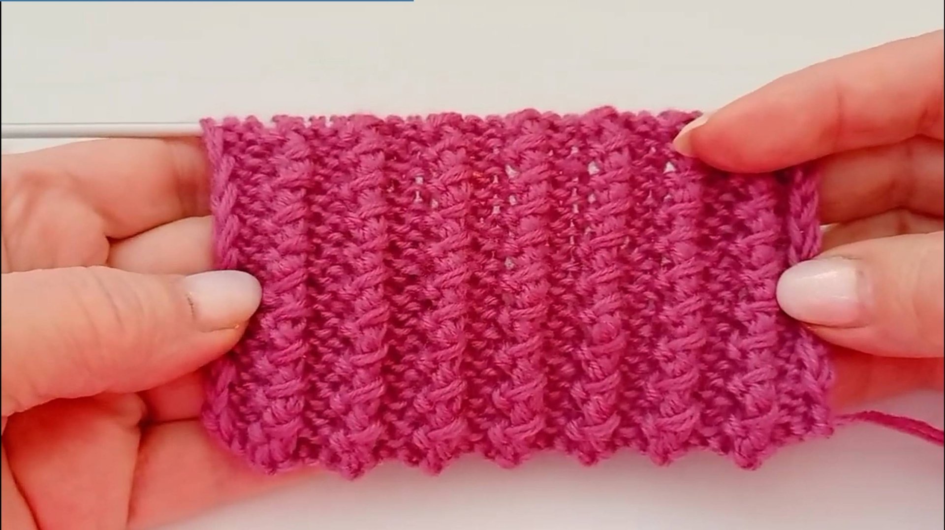 Красивый рельефный узор спицами.