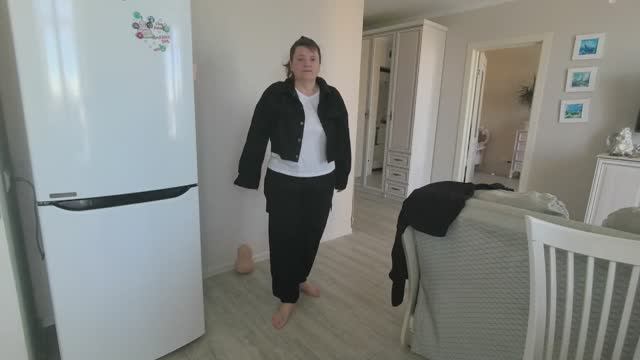 Решила шагать со временем в ногу.Носить оверсайз. Продавать на начальной стадии готовности.