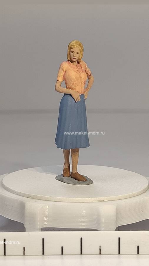 Фигурка для создания макета в масштабе 1:43 (высота 42 мм) 
ЗД печать, ручная роспись.