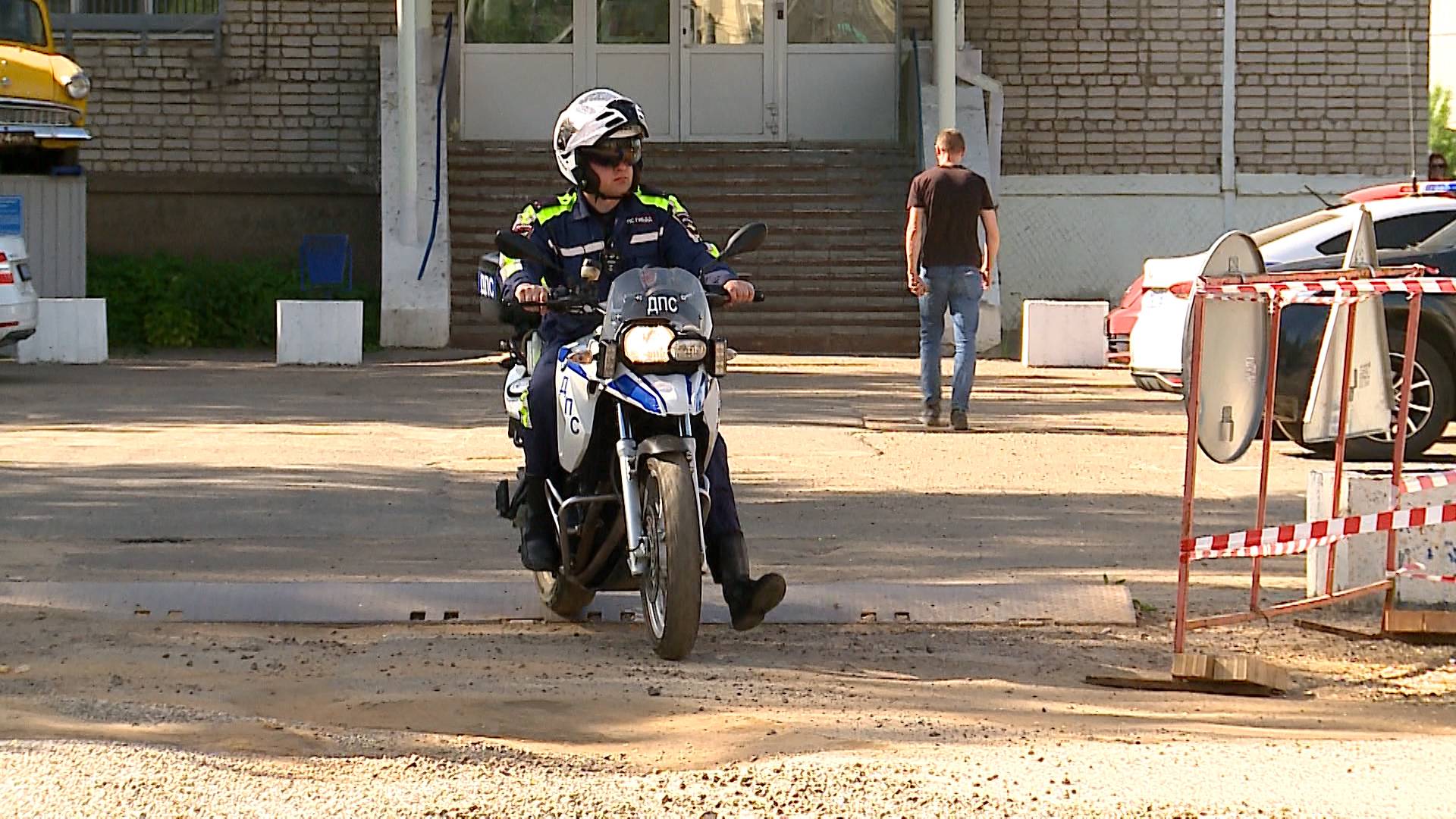 (Рыбинск-40) ДОРОГИ ПАТРУЛИРУЕТ МОТОНАРЯД