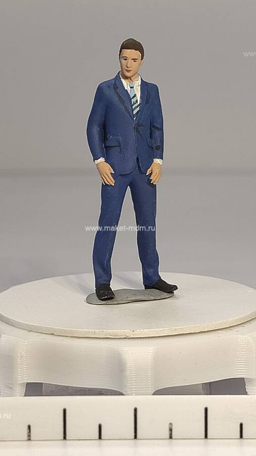 Фигурка для создания макета в масштабе 1:43 (высота 42 мм) 
ЗД печать, ручная роспись.