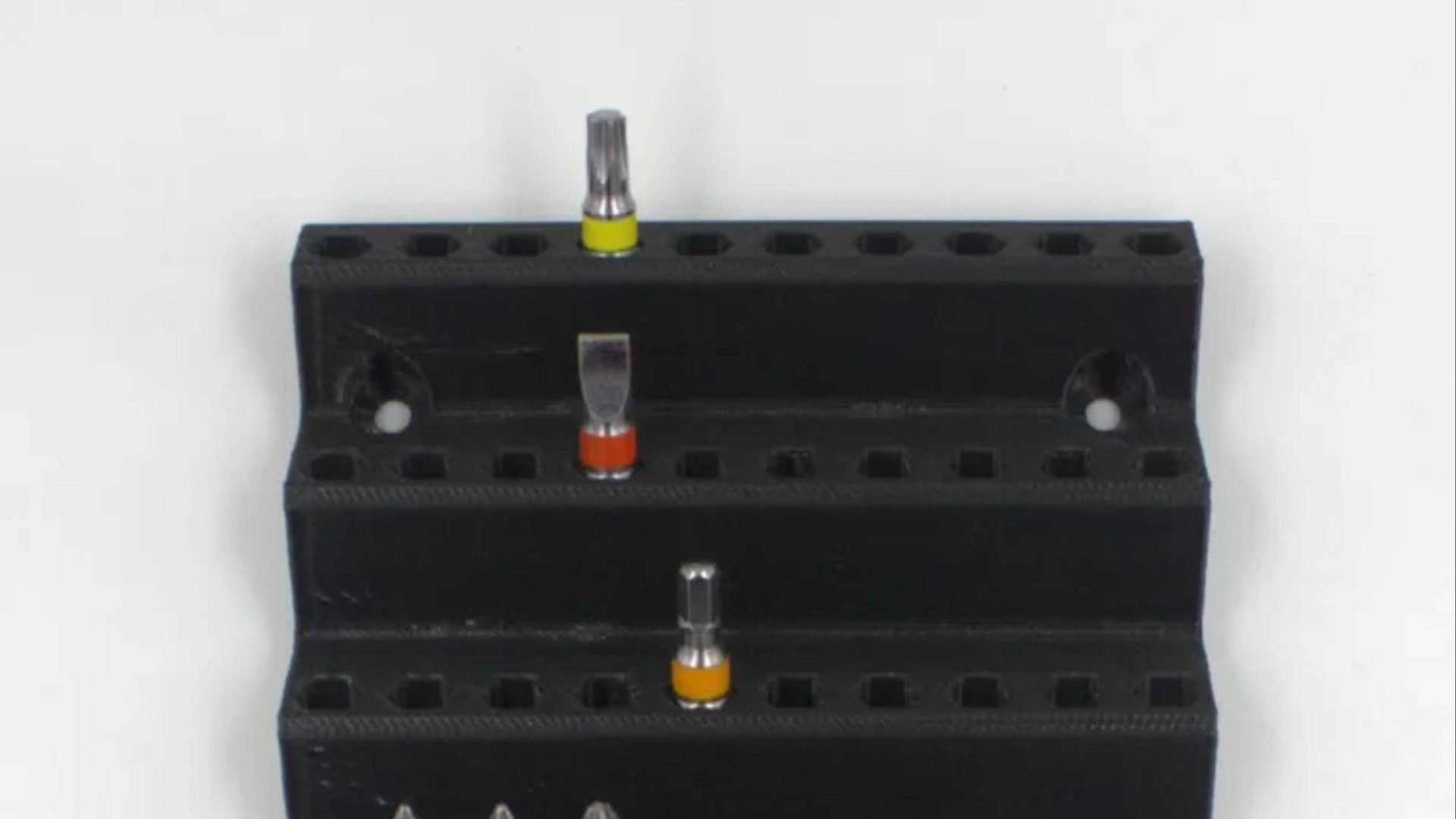 Настенный держатель для бит