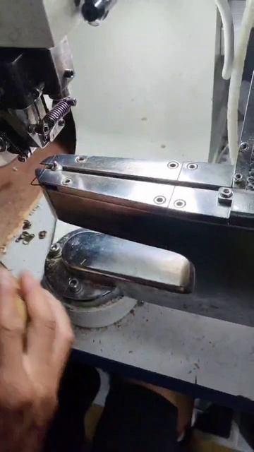 Машина вставки петель 986