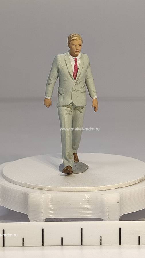 Фигурка для создания макета в масштабе 1:43 (высота 42 мм) 
ЗД печать, ручная роспись.