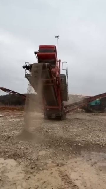 ⚡️ Выполняем подрядные работы по дроблению и сортировке доломита на карьере в Калужской области.