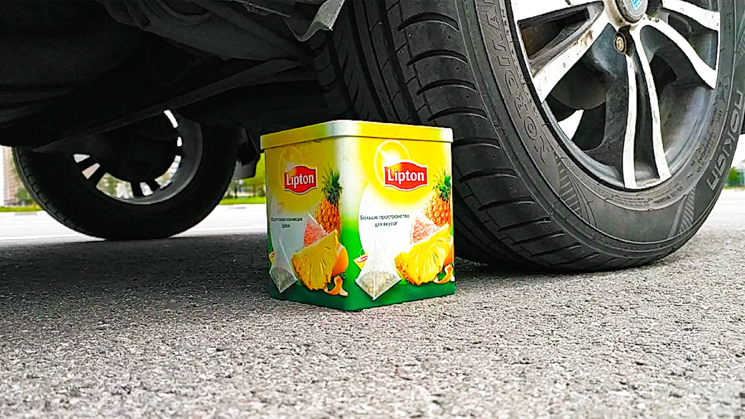 Эксперимент с автомобилем! Краш тест vs Давить колесом Чай Липтон, Воздушные Шары, Игрушки и другое!