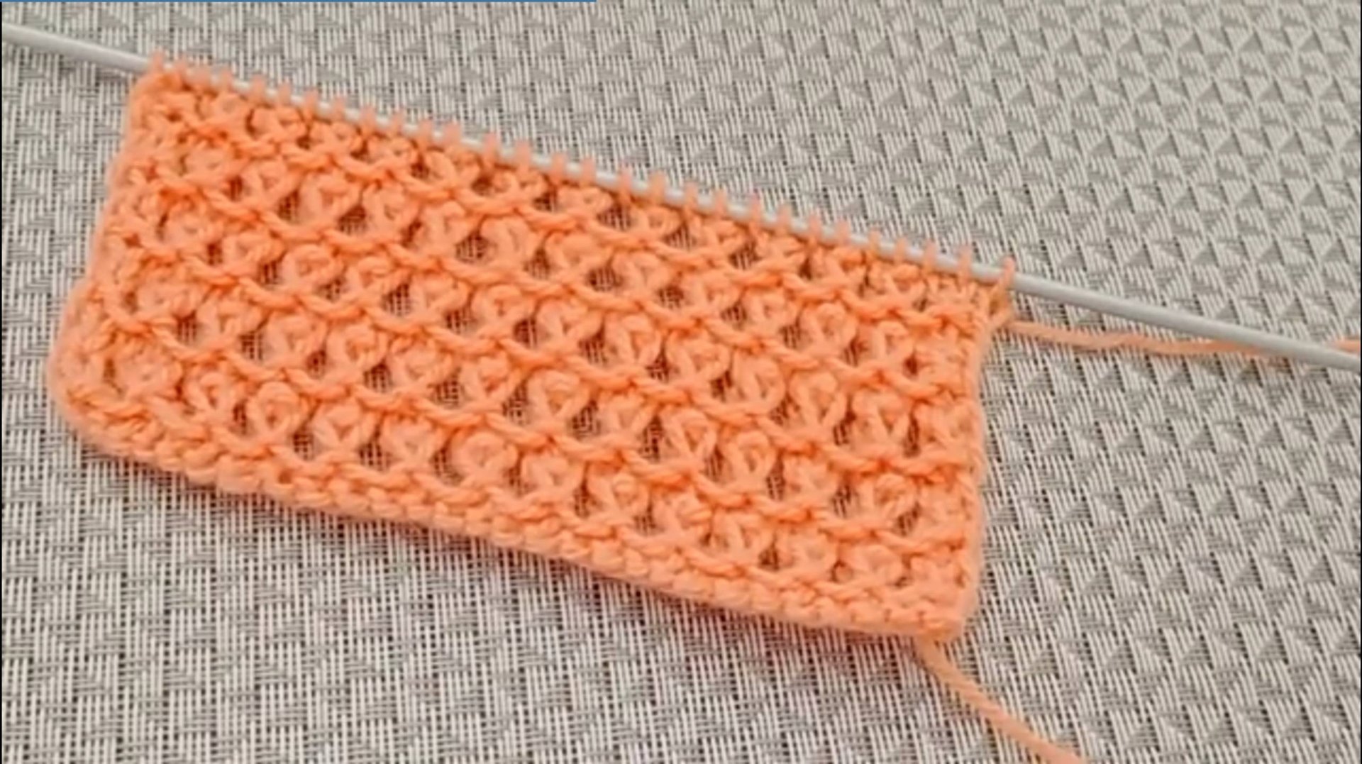 Шикарный! Ажурный узор спицами. 2 петли и 4 ряда.