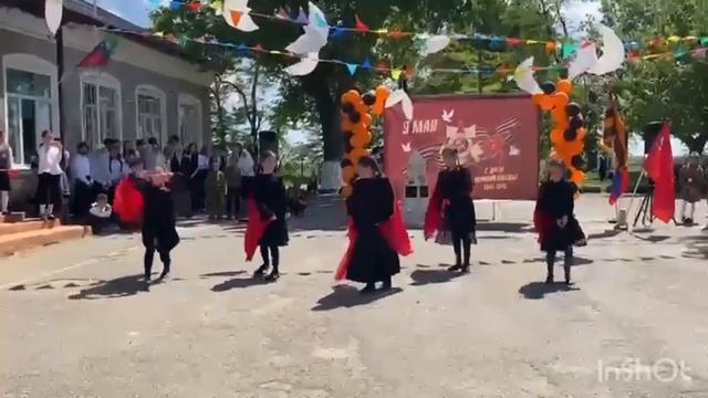 Название работы: Танец "Непрошенная война", Исполняют: Девочки 4 "А" класса