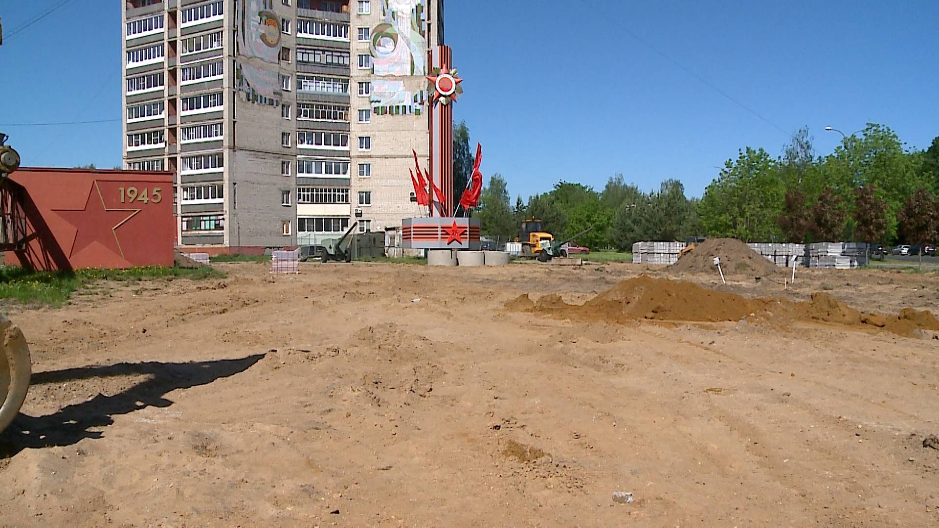 (Рыбинск-40) БЛАГОУСТРОЙСТВО ПЛОЩАДИ ЖУКОВА ПРОДОЛЖАЕТСЯ