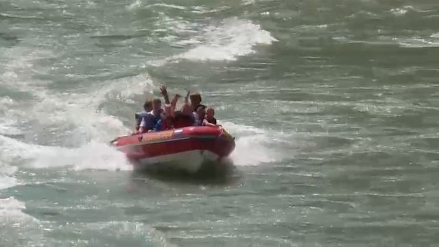 Река Катунь и мы счастливые мчимся с Камышлинского водопада