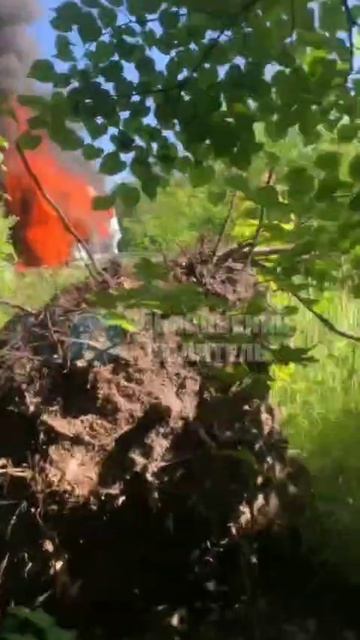 Сегодня утром перед Новым мостом на пункте взвешивания загорелся камаз