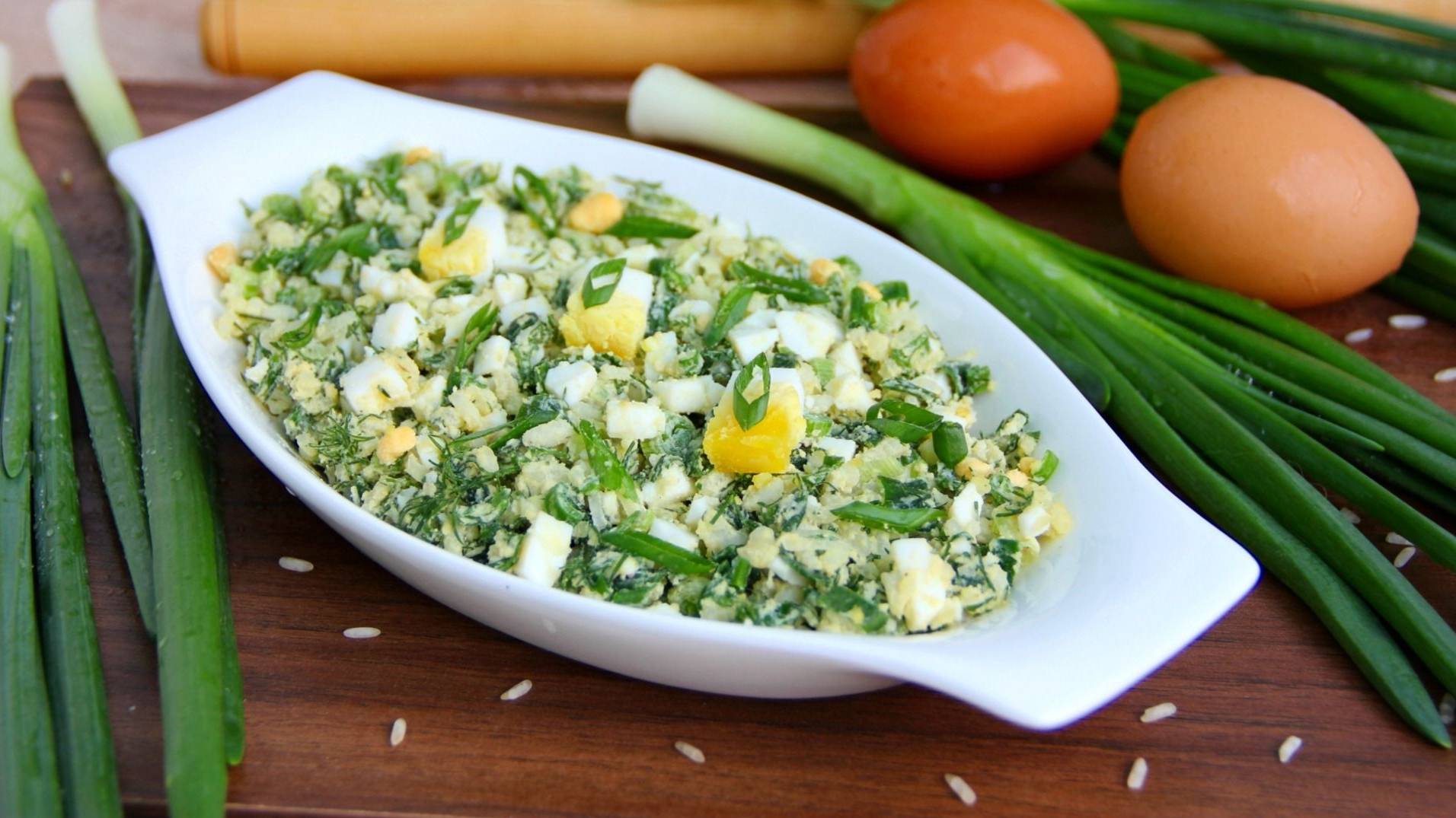 Весенний "витаминный" салат из зеленного лука.