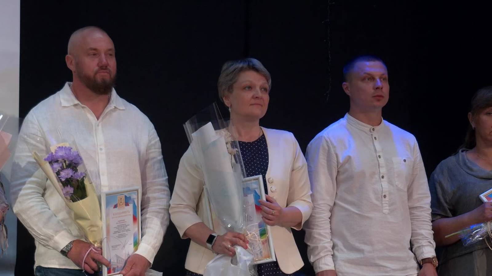 Парламентарии вручили награды талантливым школьникам и их наставникам