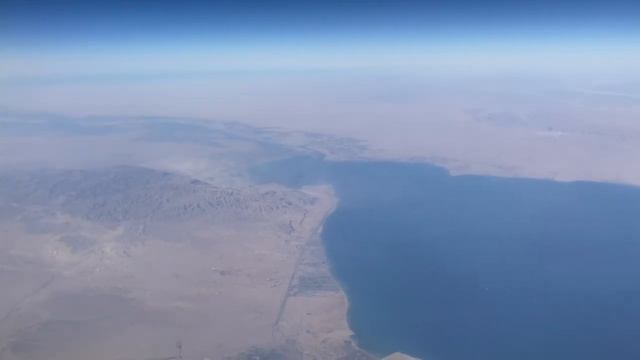 Египет, знаменитый Суэцкий канал с высоты самолёта, смотреть всем