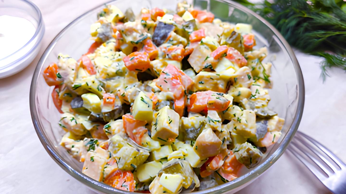 Куриная грудка и маринованные огурцы — идеальное сочетание вкуса