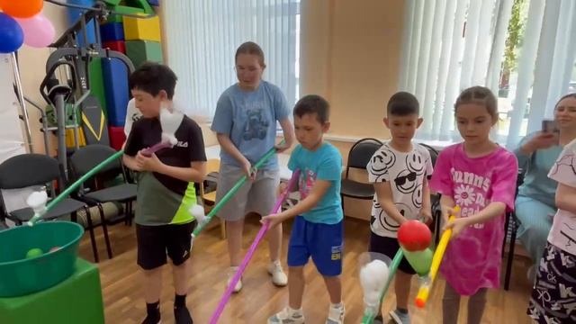 Карлсон в гостях у ребят