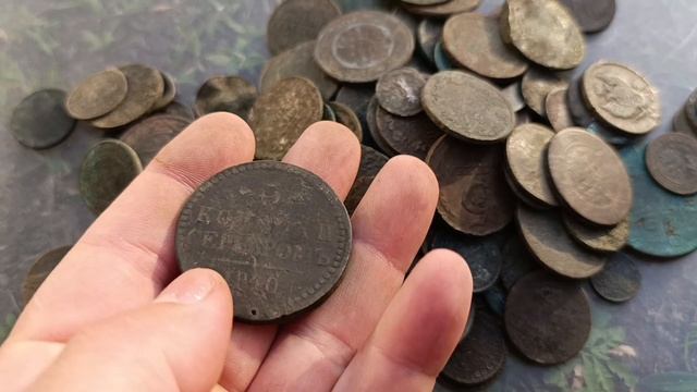 Куда использовать "старинные", но испорченные монеты