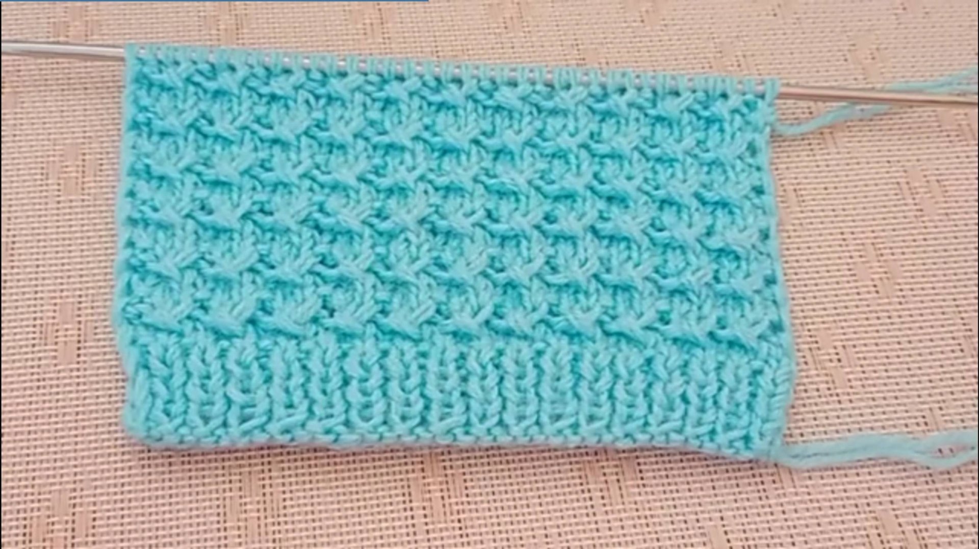 Красивый, универсальный узор спицами.