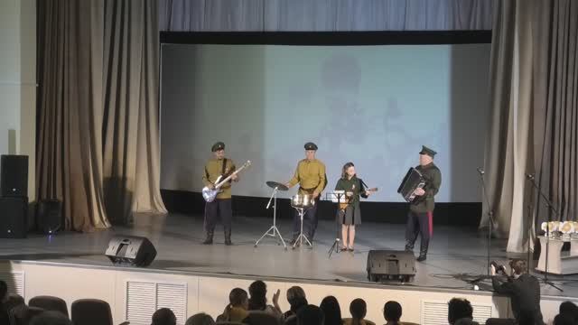 Ансамбль"Свирель"-Попурри военных песен"