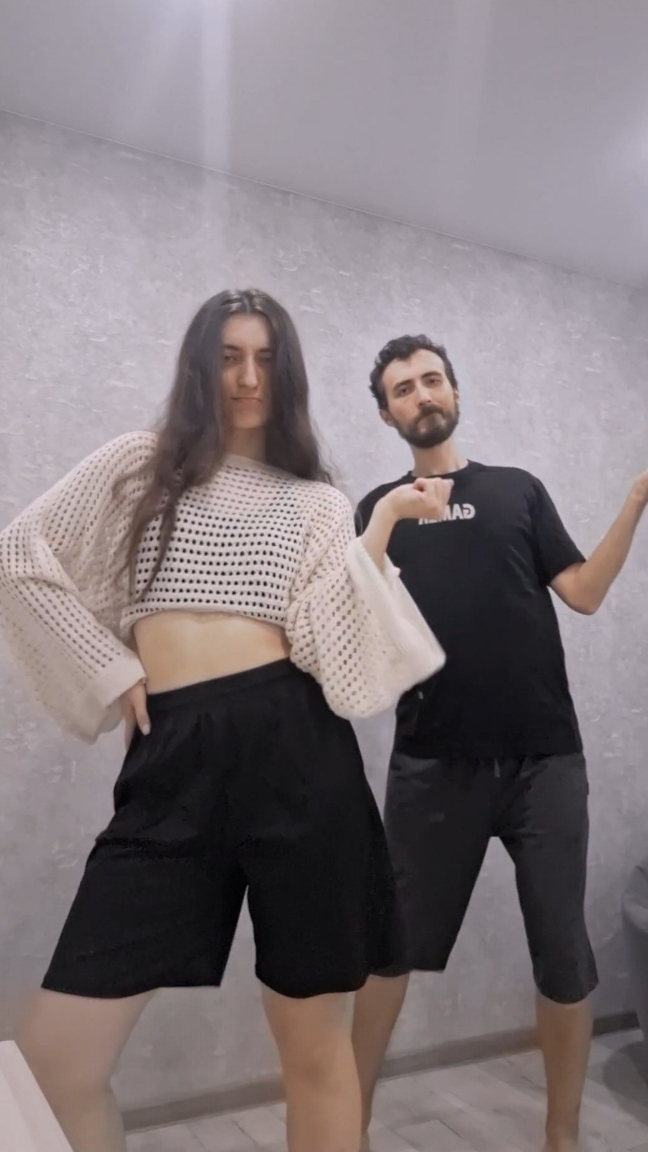 ТОКИО танцевальный тренд с братом тикток #tokyo #sqwozbab