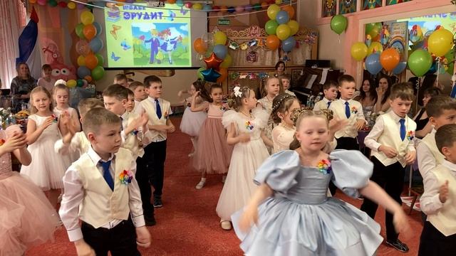 Песня на английском языке. Группа №12 "Цветики-семицветики"