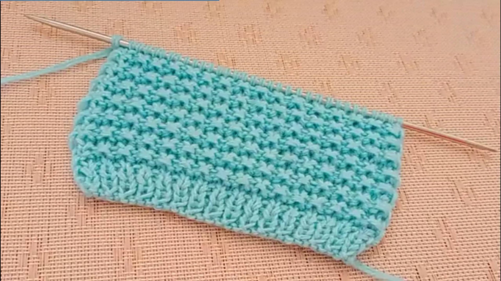 Красивый и несложный узор спицами поворотными и круговыми рядами.