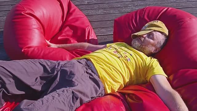 18 серия. Пиджачок на пальме и ни чей | Сериал "Деды навсегда"