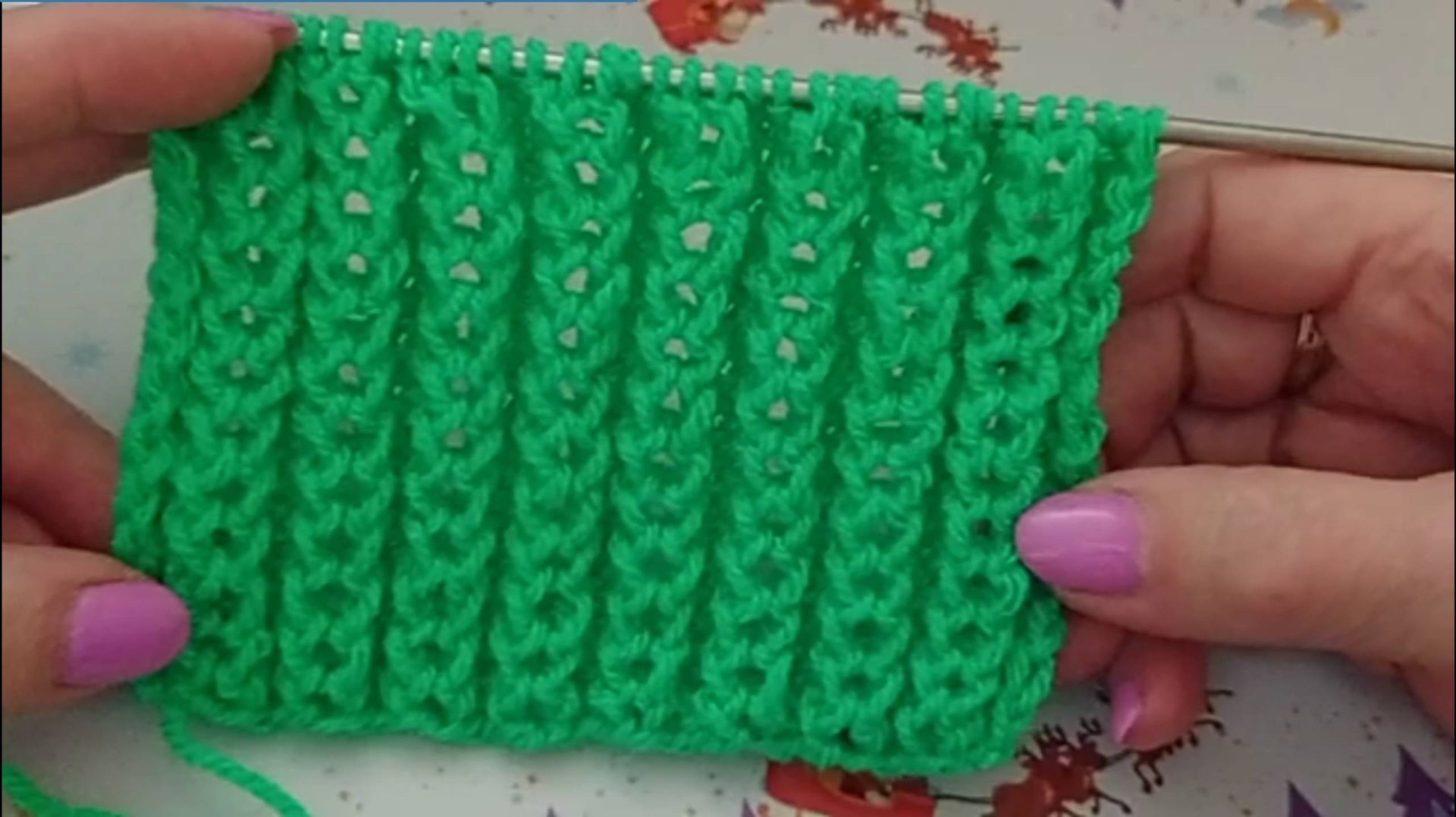 Универсальный узор спицами поворотными и круговыми.