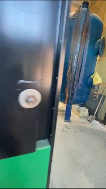 Ценой транспортер для опилок в работе.