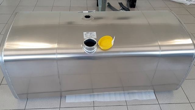 Обзор 600-литрового бака MAN. Как устроен топливный бак. Подробный осмотр.  Арт. 00005677