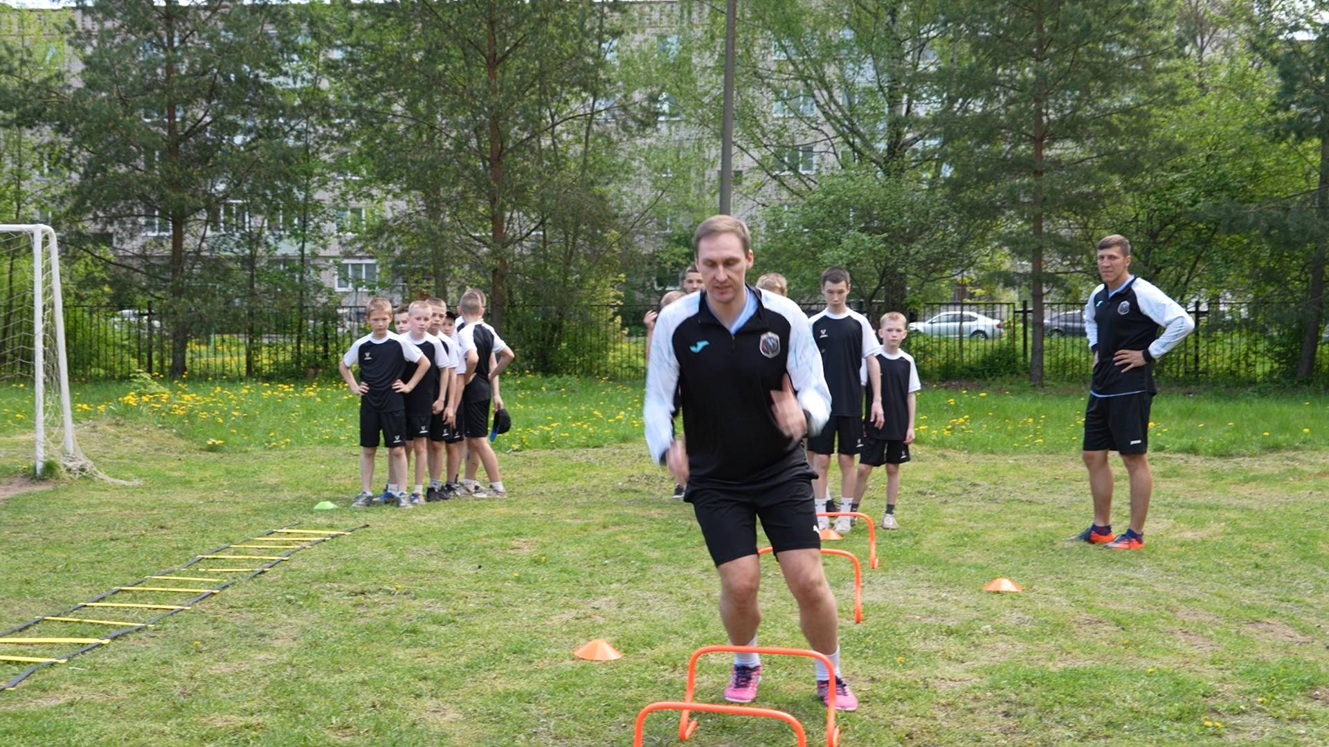 (Рыбинск-40) ЯРОСЛАВСКИЕ ФУТБОЛИСТЫ ПОСЕТИЛИ ДЕТСКИЙ ДОМ