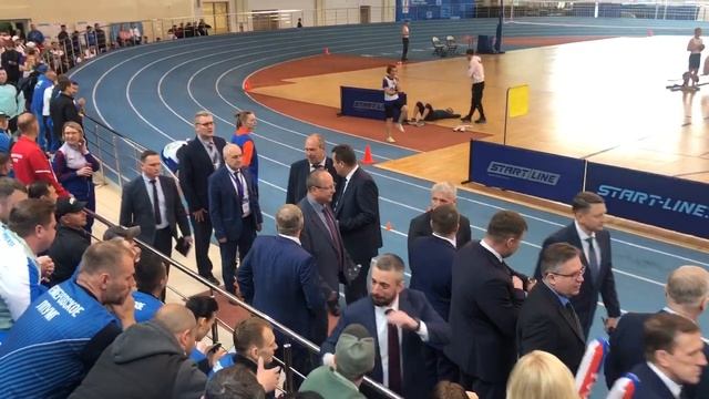 Начальники филиалов пришли поддержать своих спортсменов в эстафете.