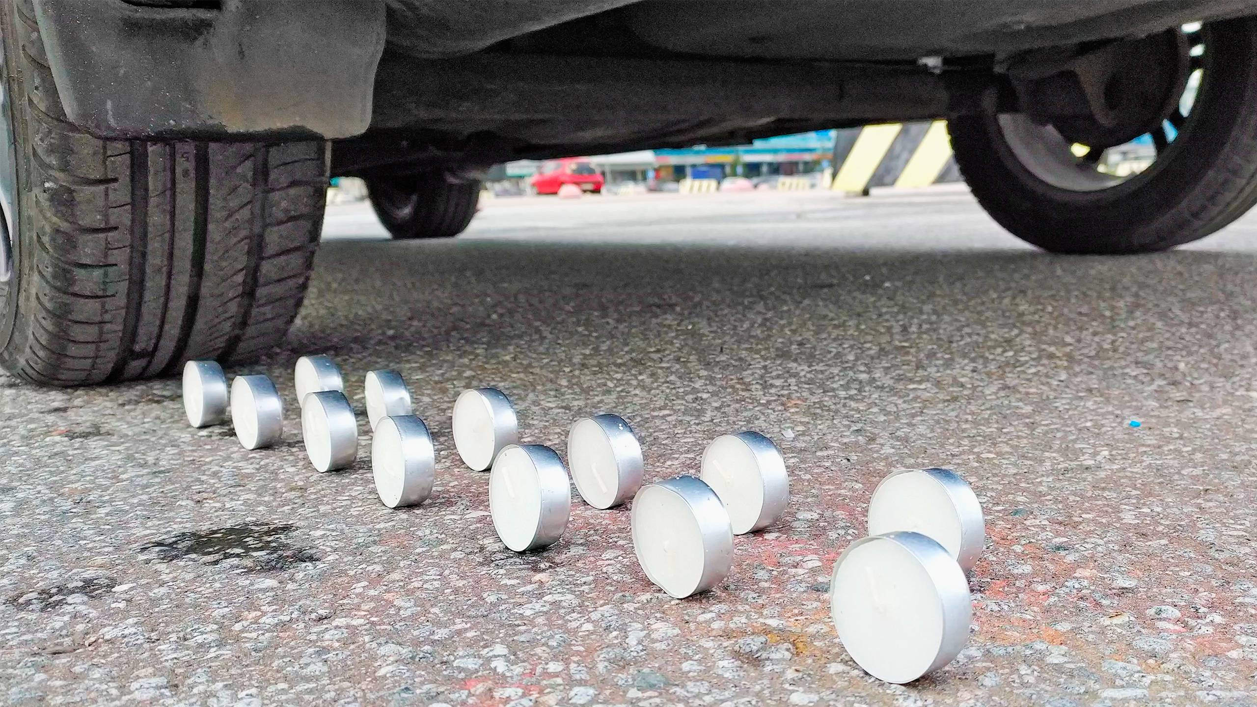 Эксперимент с автомобилем! Краш тест vs Давить колесом Свечи, Наушники, Аудио и Видео кассеты!