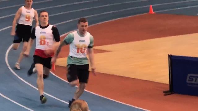 Едва не случился обгон на повороте.