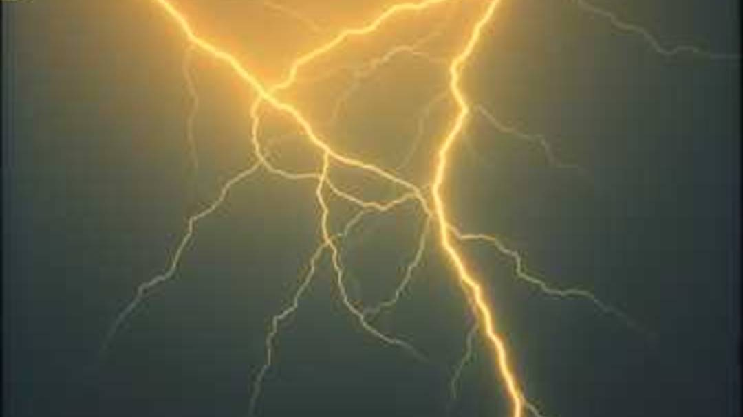 Кто же в небе так гремит