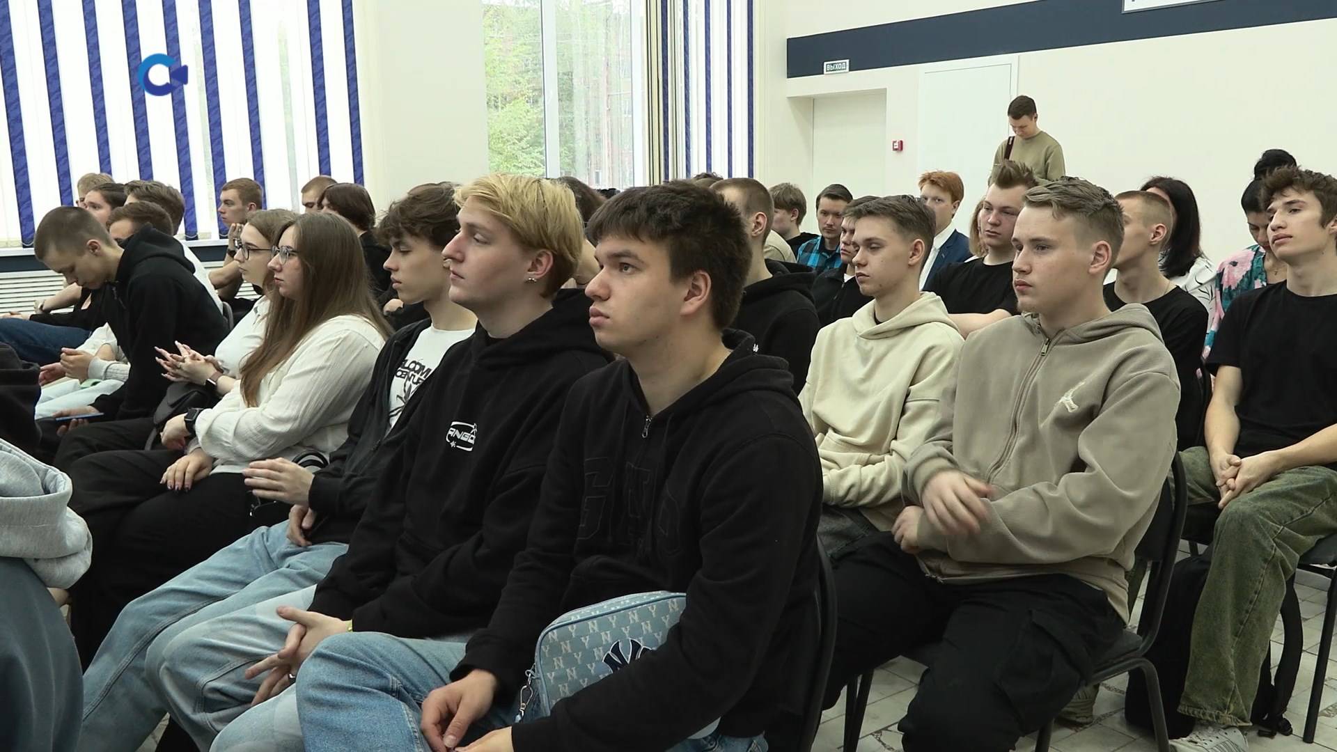 Глава Карелии встретился со студентами автотранспортного техникума