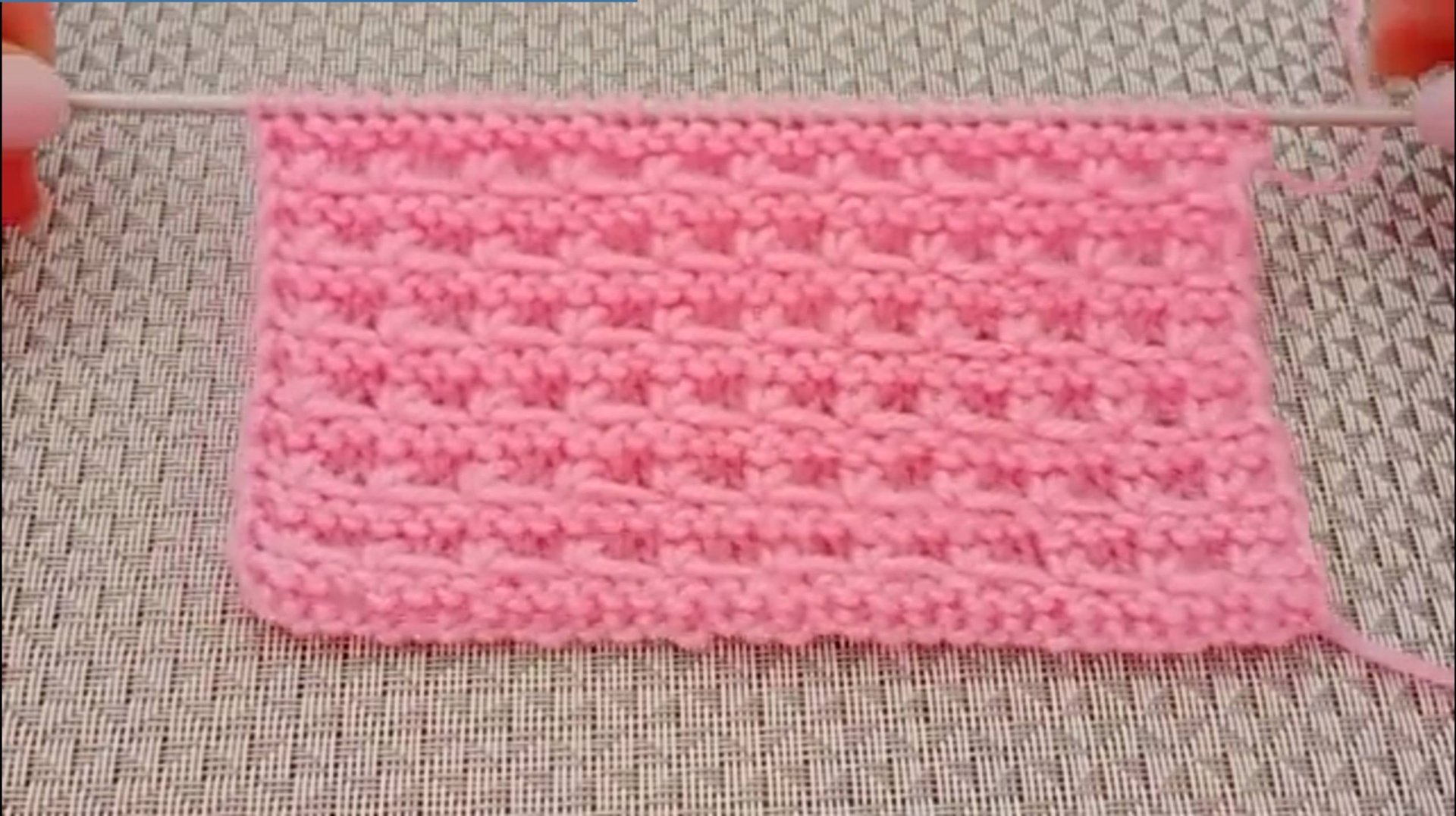 Красивый и несложный универсальный узор спицами.