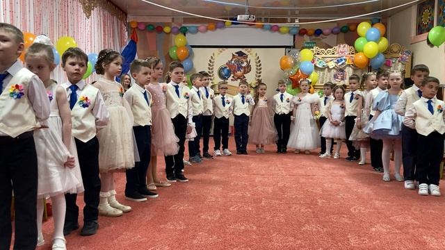 Песня "Волшебная страна детства" ( А.Евтодьева) Группа №12 "Цветики-семицветики"