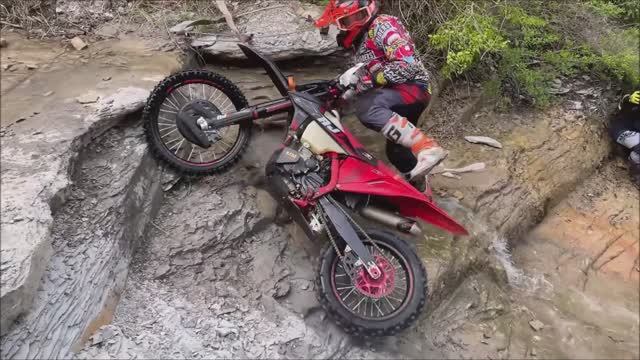 ЭНДУРО покатушки Новороссийск гора Колдун, подъем по водопадам  Aj1, JHL 300 кубов Husqvarna 2 такта