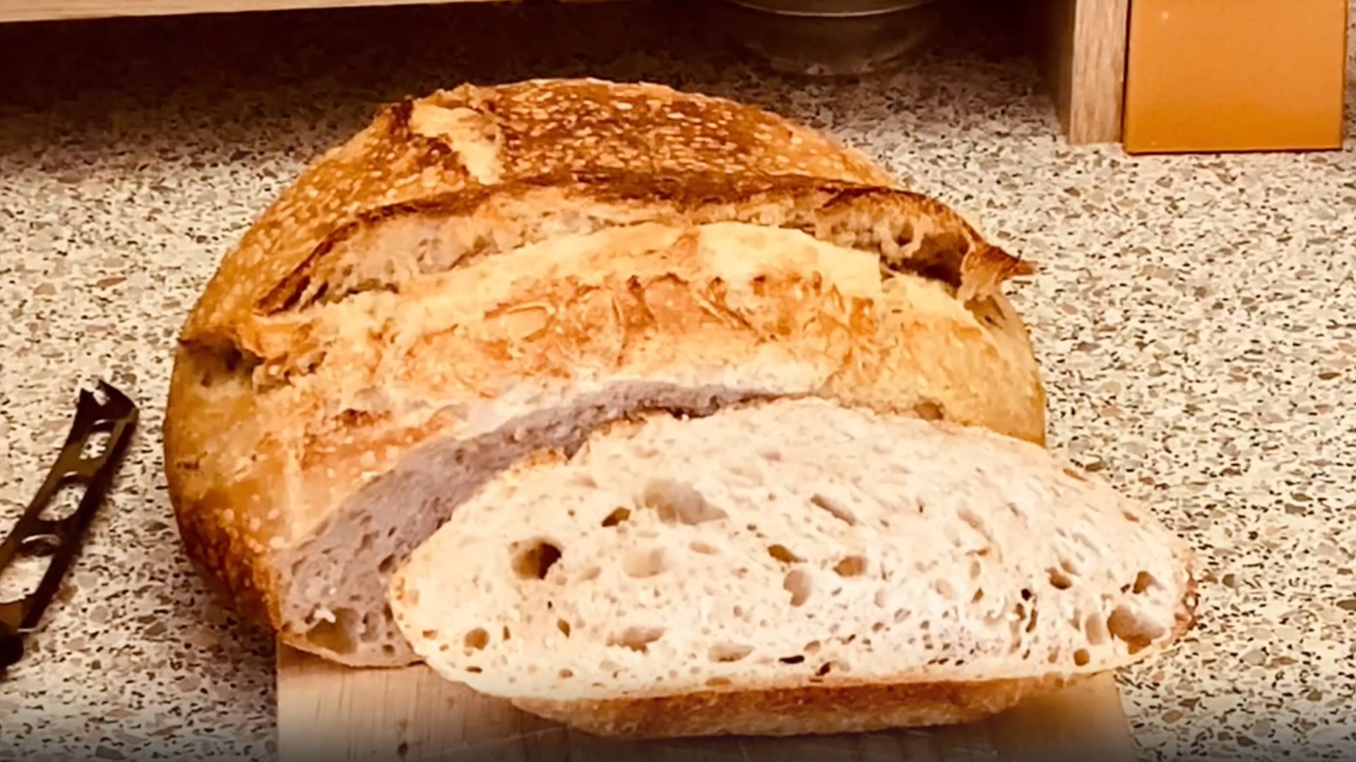 Быстрый хлеб на закваске из холодильника. Тесто без холодной ферментации