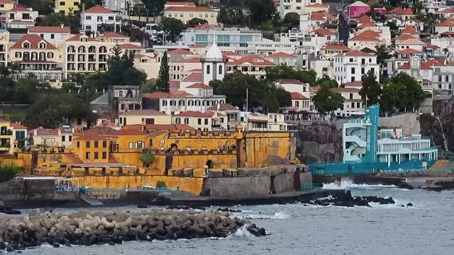 о. Мадейра — автономный регион Португалии