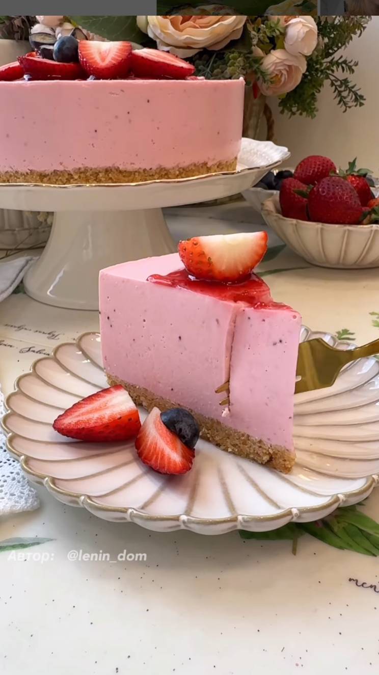 Воздушный клубничный десерт без выпечки